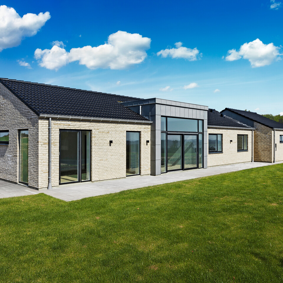 Sommerhus længehus med sadeltag - Se huset her | HusCompagniet