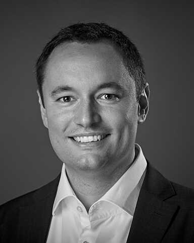 Nicholas Hansen-384x481