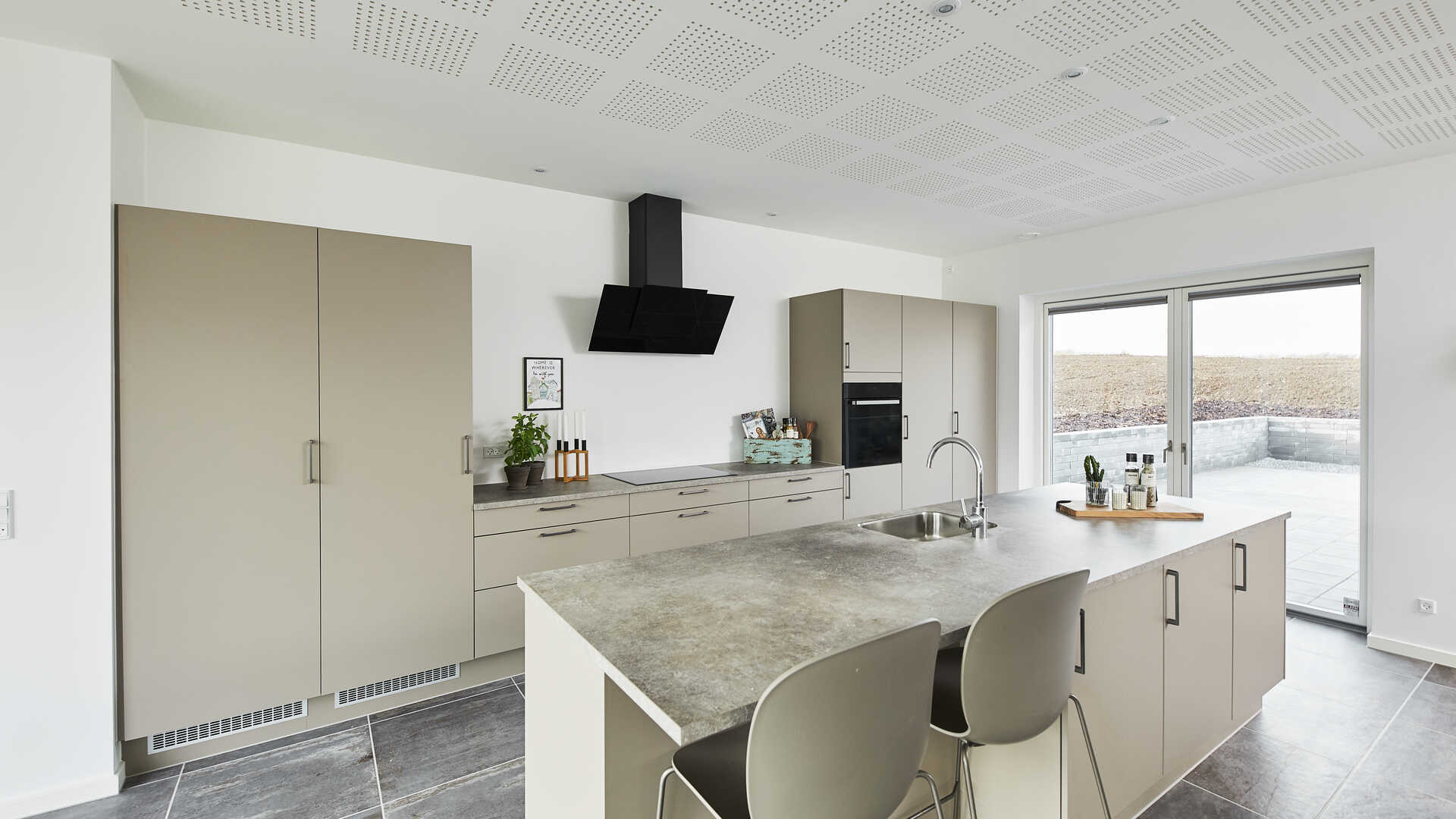 Udstillingshus i Hornslet - klassisk vinkelhus med valmtag | HusCompagniet