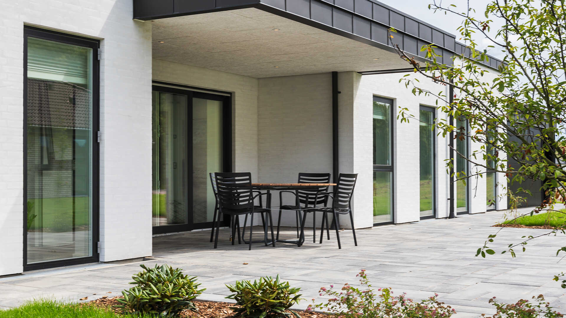 Udstillingshus i Aalborg SV - Længehus i funkis-stil | HusCompagniet